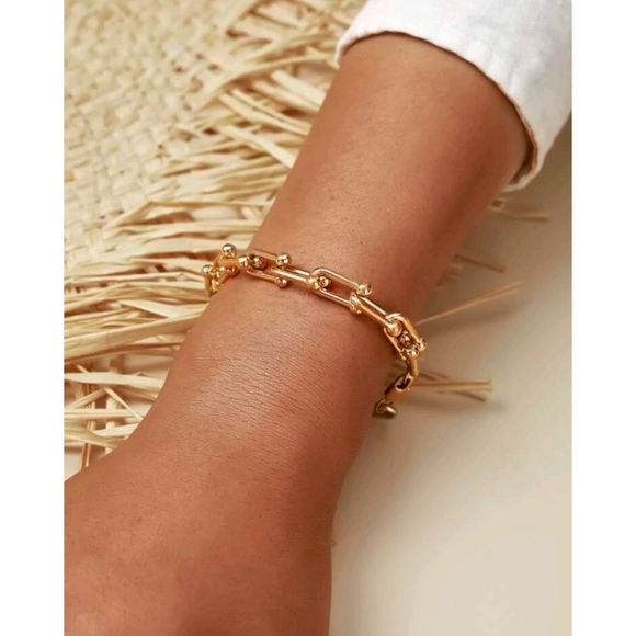 Anthropologie | Jewelry | Anthropologie Minimalist Classy Horseshoe ...